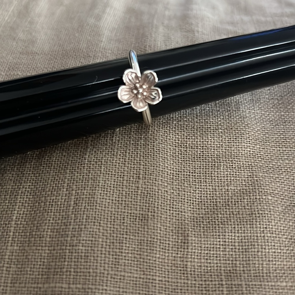 Pandora Bloom Flower Ring. - Gem